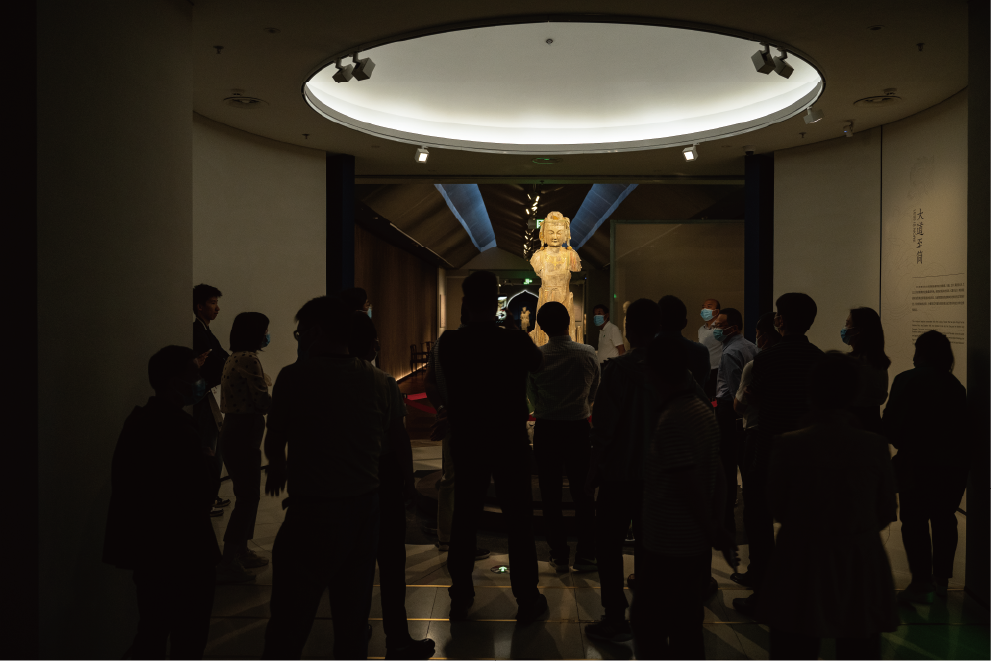 Lighting Great Museums. AKZU, the Leading Manufacturer of Professional ...